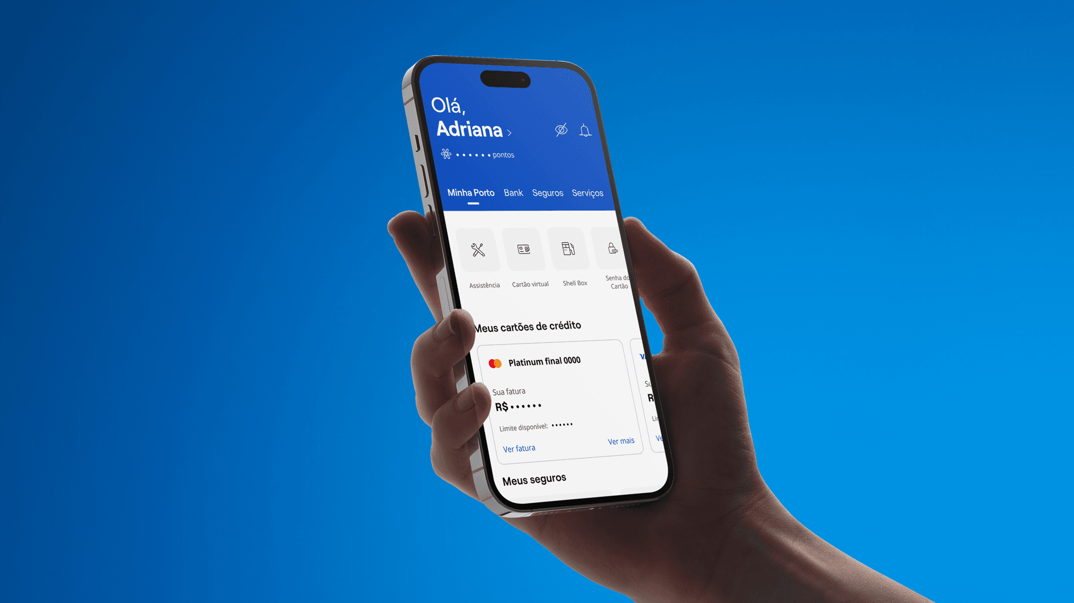 Mão segurando celular com App da Porto aberto
